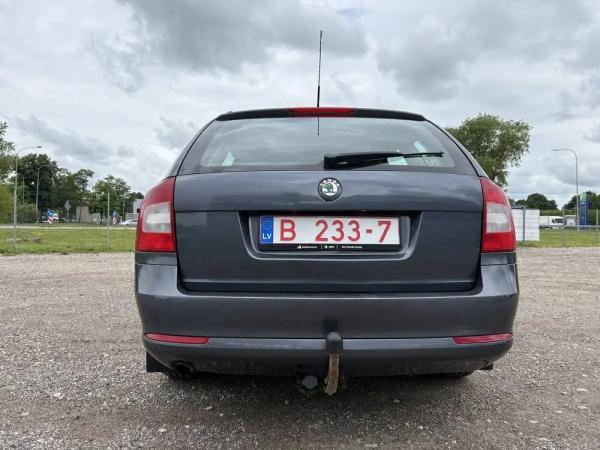 Pelēks Skoda Octavia 2010 Daugavpils, ar dzinēja tilpumu 1.60 L un nobraukumu 285 tūkst. km par 3650 €, foto 4 vietnē AUTOMOTO.COM.LV