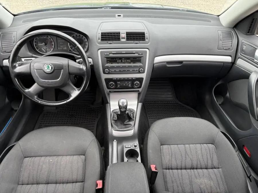 Pelēks Skoda Octavia 2010 Daugavpils, ar dzinēja tilpumu 1.60 L un nobraukumu 285 tūkst. km par 3650 €, foto 10 vietnē AUTOMOTO.COM.LV