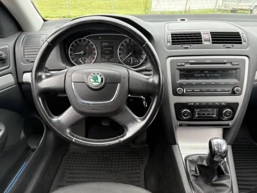 Pelēks Skoda Octavia 2010 Daugavpils, ar dzinēja tilpumu 1.60 L un nobraukumu 285 tūkst. km par 3650 €, foto 11 vietnē AUTOMOTO.COM.LV