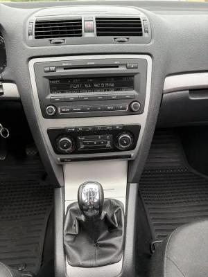 Pelēks Skoda Octavia 2010 Daugavpils, ar dzinēja tilpumu 1.60 L un nobraukumu 285 tūkst. km par 3650 €, foto 12 vietnē AUTOMOTO.COM.LV