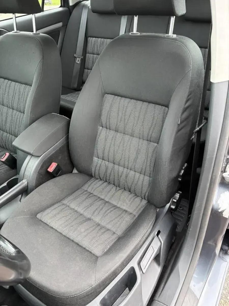 Pelēks Skoda Octavia 2010 Daugavpils, ar dzinēja tilpumu 1.60 L un nobraukumu 285 tūkst. km par 3650 €, foto 20 vietnē AUTOMOTO.COM.LV