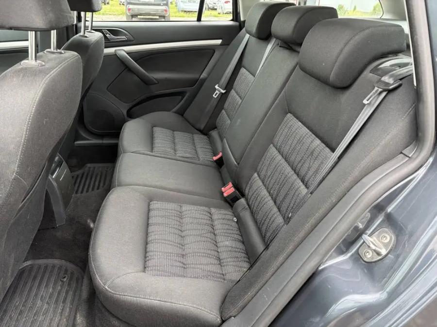 Pelēks Skoda Octavia 2010 Daugavpils, ar dzinēja tilpumu 1.60 L un nobraukumu 285 tūkst. km par 3650 €, foto 21 vietnē AUTOMOTO.COM.LV