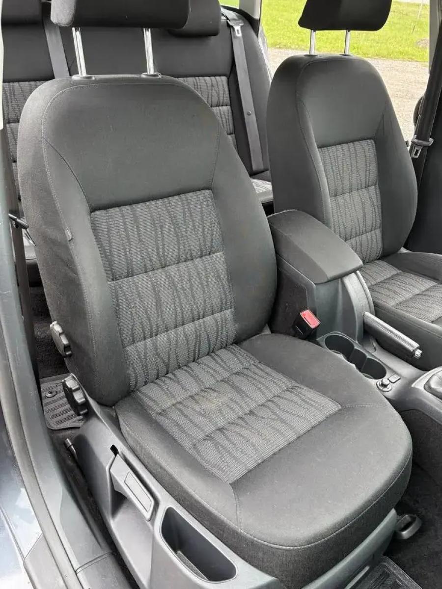 Pelēks Skoda Octavia 2010 Daugavpils, ar dzinēja tilpumu 1.60 L un nobraukumu 285 tūkst. km par 3650 €, foto 23 vietnē AUTOMOTO.COM.LV