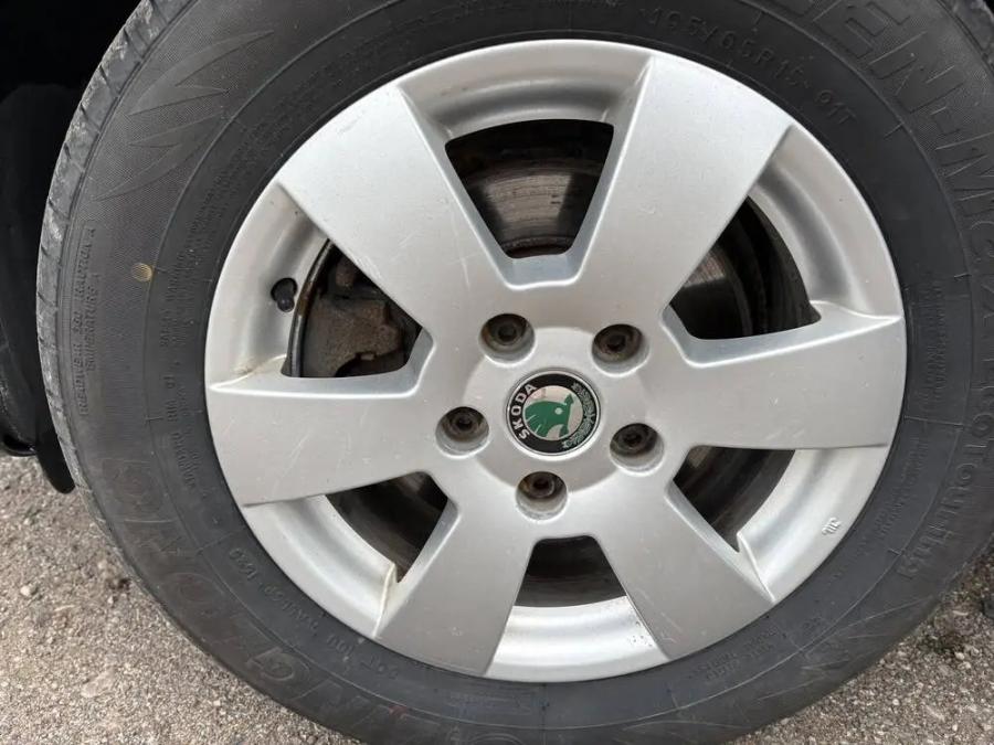 Pelēks Skoda Octavia 2010 Daugavpils, ar dzinēja tilpumu 1.60 L un nobraukumu 285 tūkst. km par 3650 €, foto 27 vietnē AUTOMOTO.COM.LV