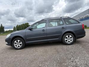 Grey Skoda Octavia 2010 in Daugavpils, with an engine capacity of 1.60 L and mileage of 285 thousand km for 3650 €, photo 3 on AUTOMOTO.COM.LV