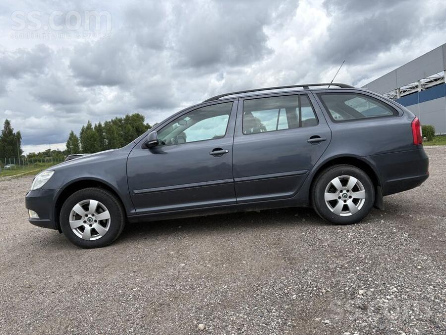 Grey Skoda Octavia 2010 in Daugavpils, with an engine capacity of 1.60 L and mileage of 285 thousand km for 3650 €, photo 3 on AUTOMOTO.COM.LV