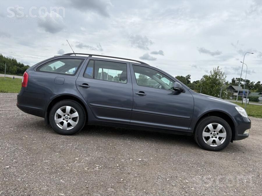 Grey Skoda Octavia 2010 in Daugavpils, with an engine capacity of 1.60 L and mileage of 285 thousand km for 3650 €, photo 7 on AUTOMOTO.COM.LV