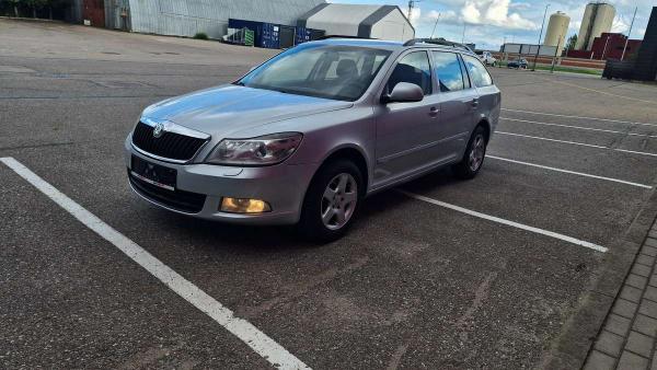 Grey Skoda Octavia 2010 in Kaunas, with an engine capacity of 1.90 L and mileage of 276 thousand km for 3950 €, photo 2 on AUTOMOTO.COM.LV