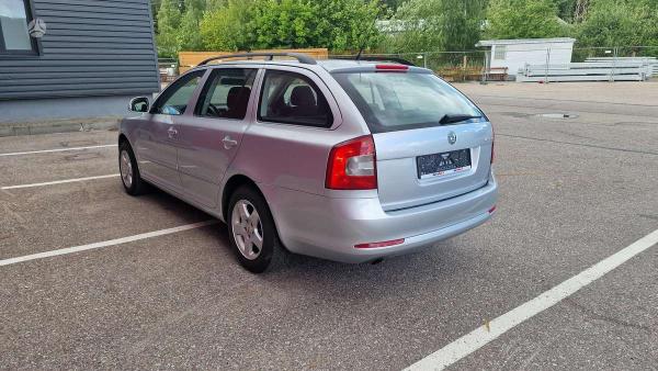 Grey Skoda Octavia 2010 in Kaunas, with an engine capacity of 1.90 L and mileage of 276 thousand km for 3950 €, photo 3 on AUTOMOTO.COM.LV