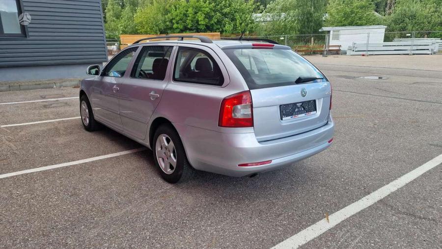 Grey Skoda Octavia 2010 in Kaunas, with an engine capacity of 1.90 L and mileage of 276 thousand km for 3950 €, photo 4 on AUTOMOTO.COM.LV