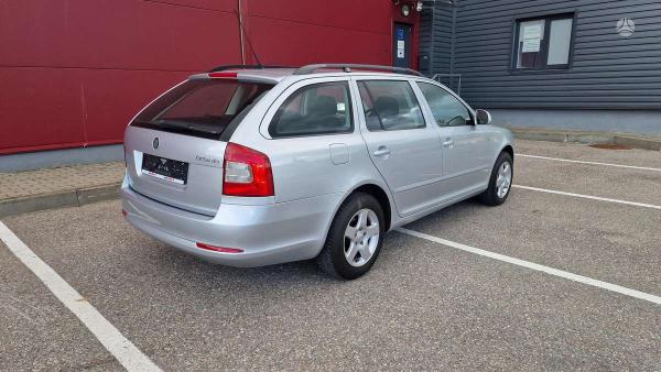 Grey Skoda Octavia 2010 in Kaunas, with an engine capacity of 1.90 L and mileage of 276 thousand km for 3950 €, photo 4 on AUTOMOTO.COM.LV