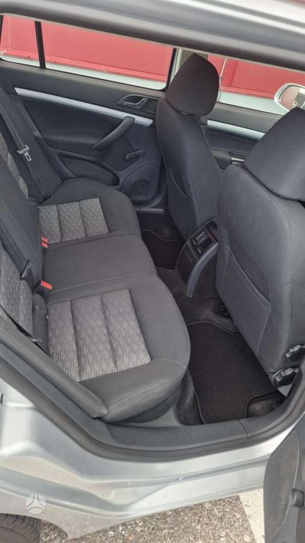 Grey Skoda Octavia 2010 in Kaunas, with an engine capacity of 1.90 L and mileage of 276 thousand km for 3950 €, photo 5 on AUTOMOTO.COM.LV