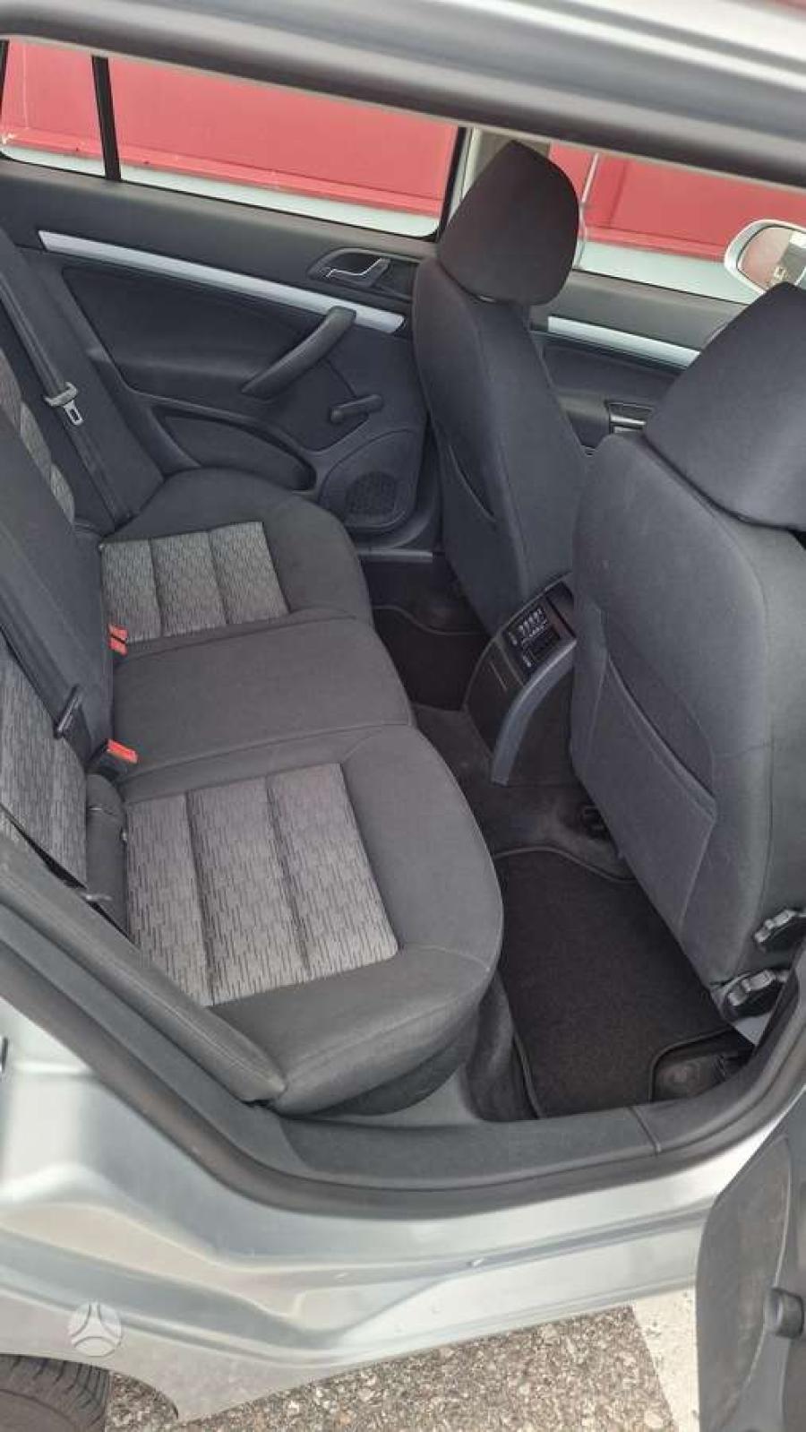 Grey Skoda Octavia 2010 in Kaunas, with an engine capacity of 1.90 L and mileage of 276 thousand km for 3950 €, photo 6 on AUTOMOTO.COM.LV