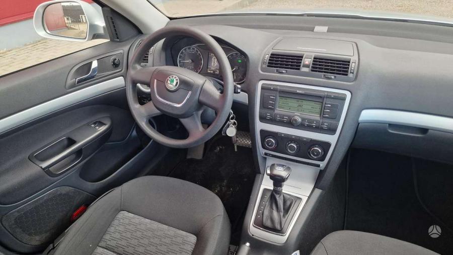 Grey Skoda Octavia 2010 in Kaunas, with an engine capacity of 1.90 L and mileage of 276 thousand km for 3950 €, photo 7 on AUTOMOTO.COM.LV