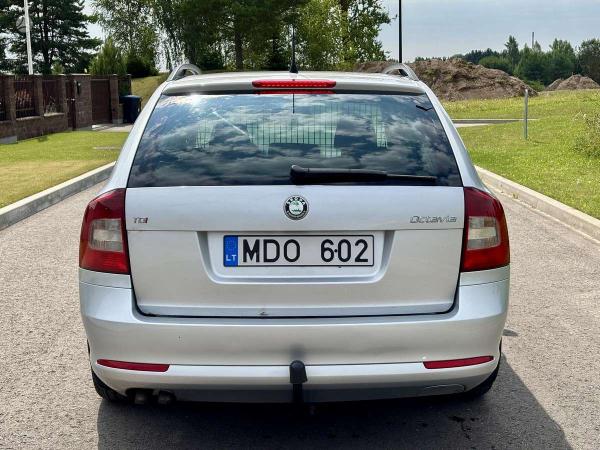 Grey Skoda Octavia 2010 in Vilnius, with an engine capacity of 1.97 L and mileage of 370 thousand km for 3000 €, photo 4 on AUTOMOTO.COM.LV