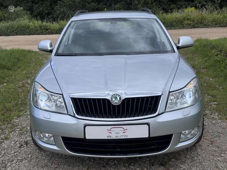 Grey Skoda Octavia 2010 in Kaunas, with an engine capacity of 1.39 L and mileage of 204 thousand km for 4250 €, photo 4 on AUTOMOTO.COM.LV