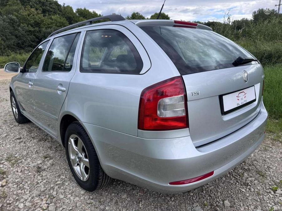 Grey Skoda Octavia 2010 in Kaunas, with an engine capacity of 1.39 L and mileage of 204 thousand km for 4250 €, photo 9 on AUTOMOTO.COM.LV