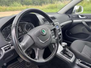 Grey Skoda Octavia 2010 in Kaunas, with an engine capacity of 1.39 L and mileage of 204 thousand km for 4250 €, photo 14 on AUTOMOTO.COM.LV