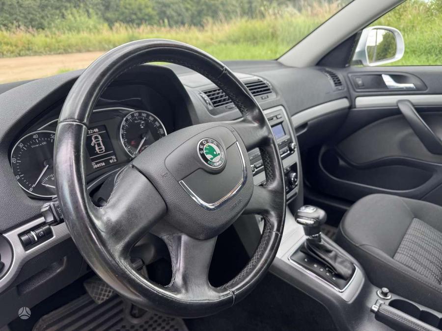 Grey Skoda Octavia 2010 in Kaunas, with an engine capacity of 1.39 L and mileage of 204 thousand km for 4250 €, photo 14 on AUTOMOTO.COM.LV