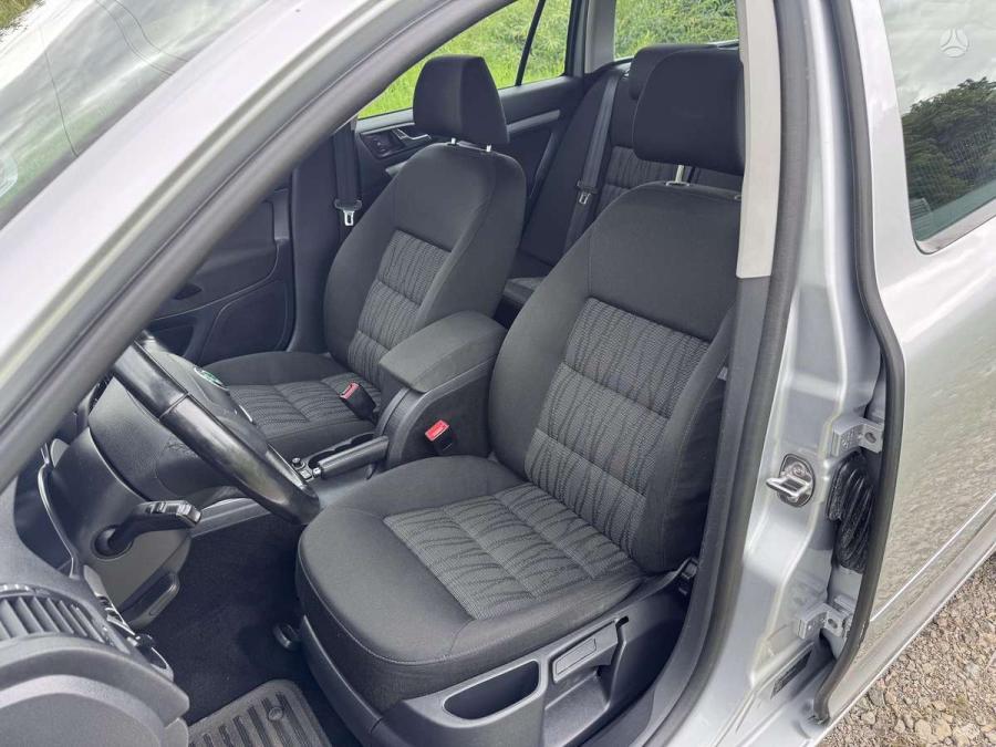 Grey Skoda Octavia 2010 in Kaunas, with an engine capacity of 1.39 L and mileage of 204 thousand km for 4250 €, photo 17 on AUTOMOTO.COM.LV