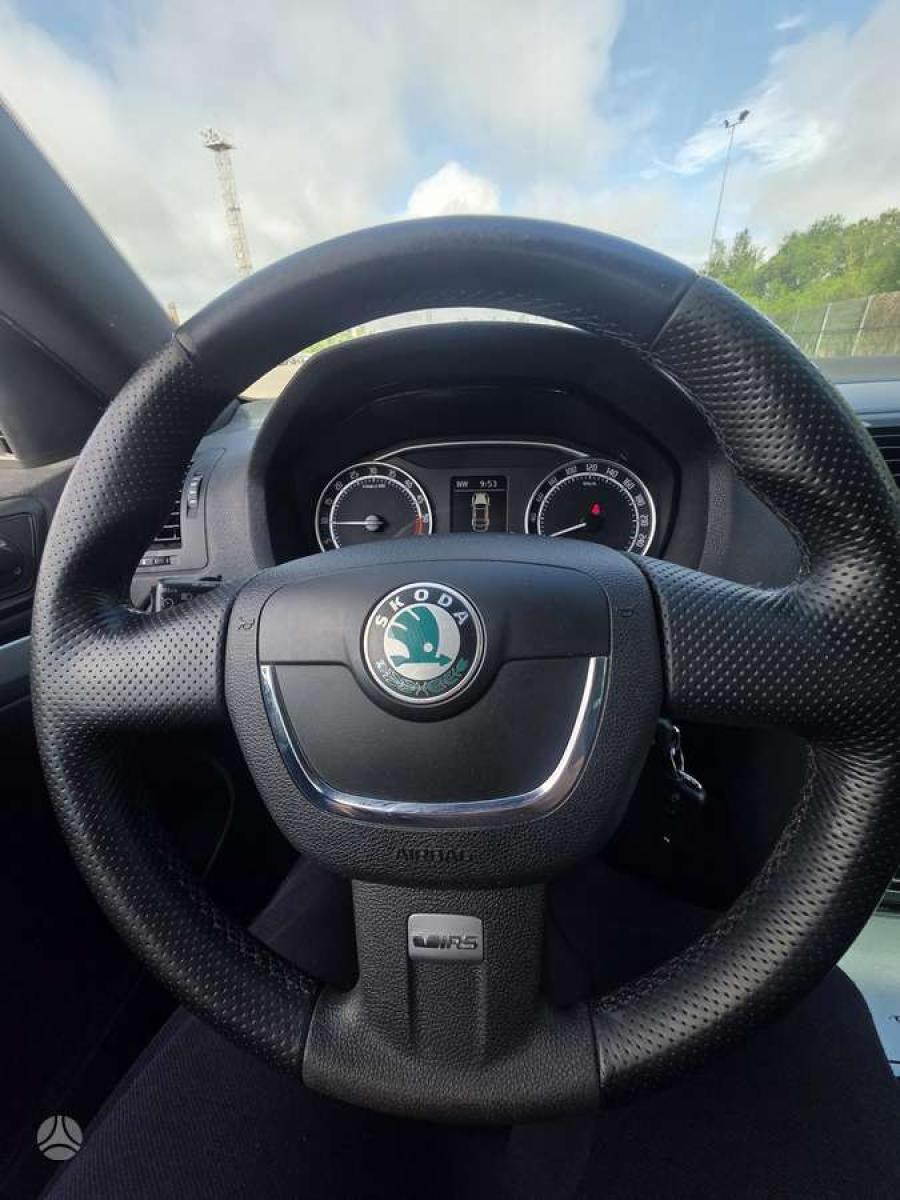 Pelēks Skoda Octavia 2010 Marijampole, ar dzinēja tilpumu 1.97 L un nobraukumu 268 tūkst. km par 4150 €, foto 4 vietnē AUTOMOTO.COM.LV