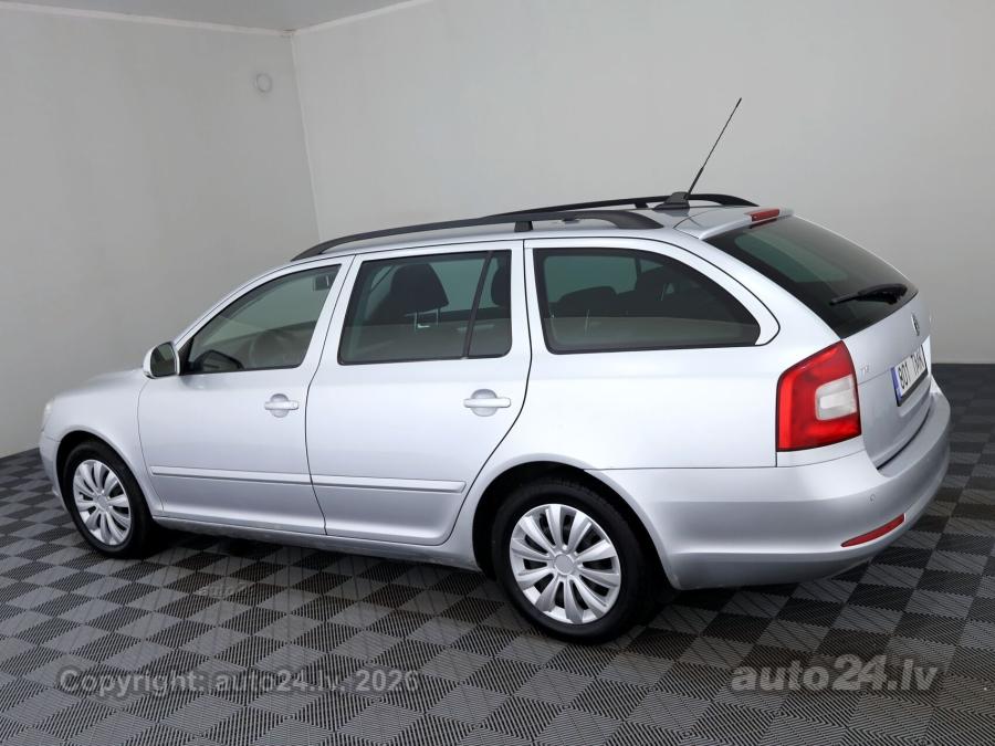Pelēks Skoda Octavia 2010 Tallina, ar dzinēja tilpumu 1.80 L un nobraukumu 345 tūkst. km par 1699 €, foto 5 vietnē AUTOMOTO.COM.LV