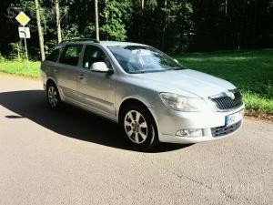 Pelēks Skoda Octavia 2010 Ogre, ar dzinēja tilpumu 1.60 L un nobraukumu 382 tūkst. km par 1500 €, foto  vietnē AUTOMOTO.COM.LV