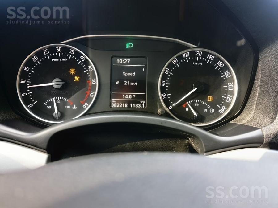 Pelēks Skoda Octavia 2010 Ogre, ar dzinēja tilpumu 1.60 L un nobraukumu 382 tūkst. km par 1500 €, foto 3 vietnē AUTOMOTO.COM.LV