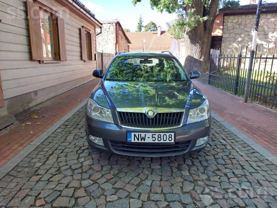 Grey Skoda Octavia 2010 in Cesis, with an engine capacity of 1.60 L and mileage of 345 thousand km for 2150 €, photo 3 on AUTOMOTO.COM.LV