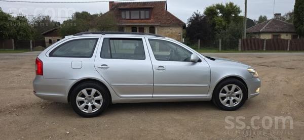Pelēks Skoda Octavia 2010 Kuldīga, ar dzinēja tilpumu 1.60 L un nobraukumu 383 tūkst. km par 2399 €, foto 9 vietnē AUTOMOTO.COM.LV
