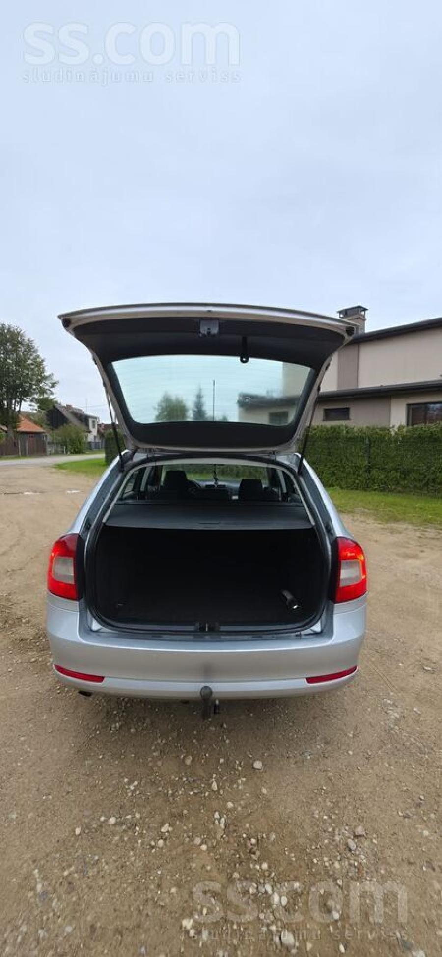 Pelēks Skoda Octavia 2010 Kuldīga, ar dzinēja tilpumu 1.60 L un nobraukumu 383 tūkst. km par 2399 €, foto 14 vietnē AUTOMOTO.COM.LV