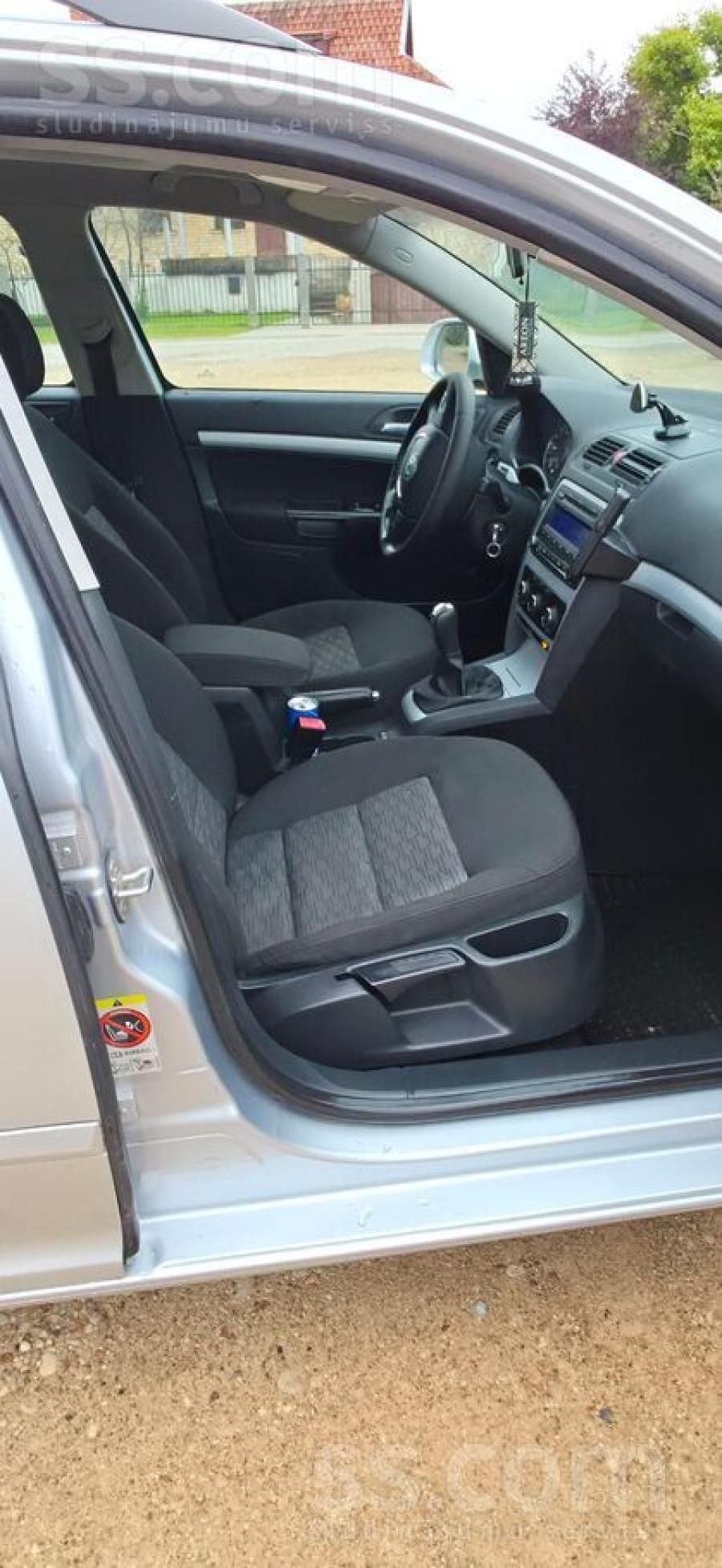 Pelēks Skoda Octavia 2010 Kuldīga, ar dzinēja tilpumu 1.60 L un nobraukumu 383 tūkst. km par 2399 €, foto 18 vietnē AUTOMOTO.COM.LV