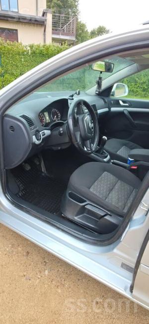 Pelēks Skoda Octavia 2010 Kuldīga, ar dzinēja tilpumu 1.60 L un nobraukumu 383 tūkst. km par 2399 €, foto 19 vietnē AUTOMOTO.COM.LV