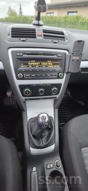 Pelēks Skoda Octavia 2010 Kuldīga, ar dzinēja tilpumu 1.60 L un nobraukumu 383 tūkst. km par 2399 €, foto 28 vietnē AUTOMOTO.COM.LV