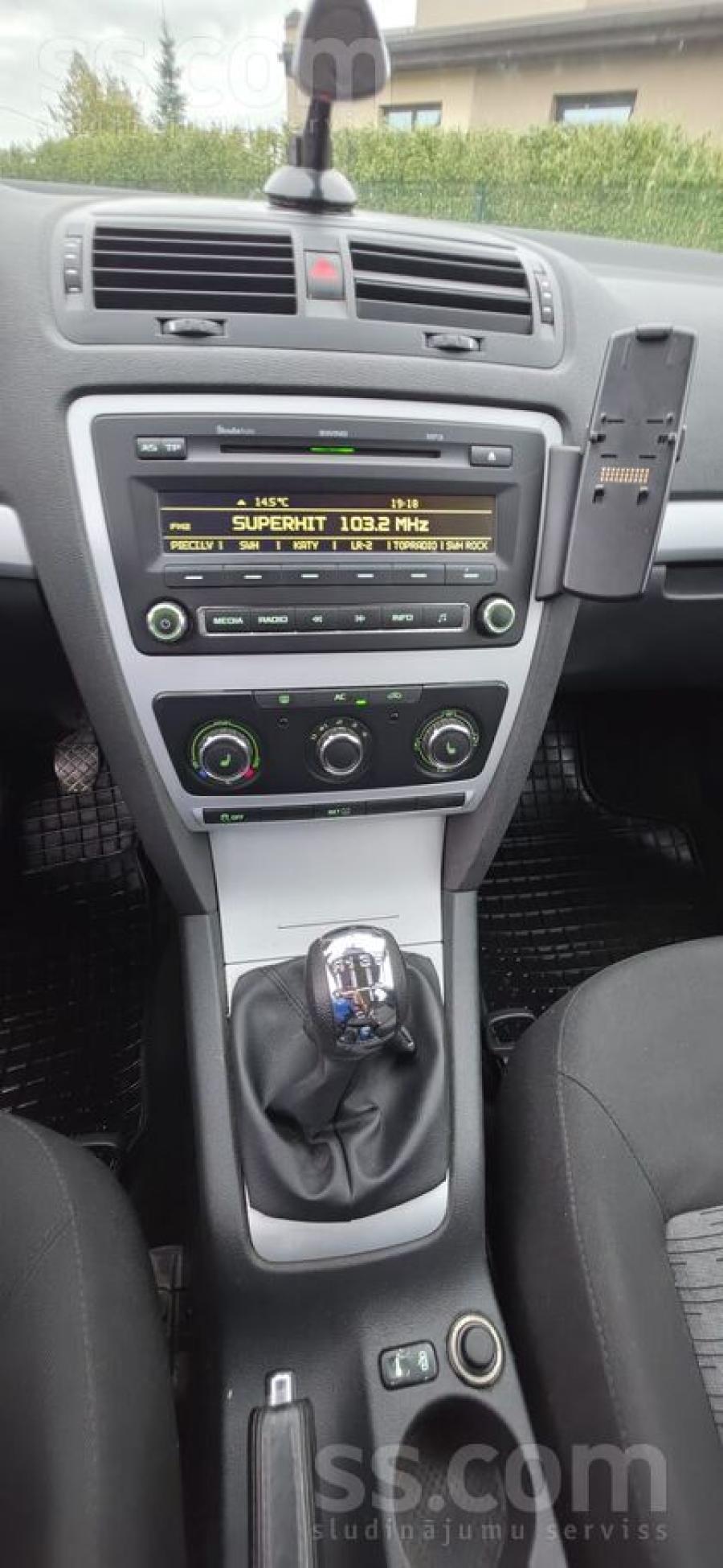 Pelēks Skoda Octavia 2010 Kuldīga, ar dzinēja tilpumu 1.60 L un nobraukumu 383 tūkst. km par 2399 €, foto 28 vietnē AUTOMOTO.COM.LV