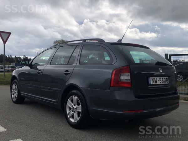 Pelēks Skoda Octavia 2010 Cēsis, ar dzinēja tilpumu 1.60 L un nobraukumu 0 tūkst. km par 2900 €, foto 5 vietnē AUTOMOTO.COM.LV