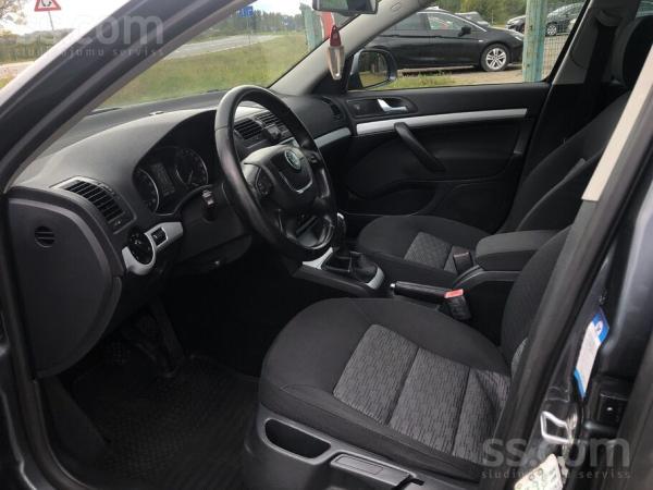 Pelēks Skoda Octavia 2010 Cēsis, ar dzinēja tilpumu 1.60 L un nobraukumu 0 tūkst. km par 2900 €, foto 8 vietnē AUTOMOTO.COM.LV
