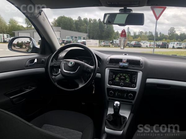 Pelēks Skoda Octavia 2010 Cēsis, ar dzinēja tilpumu 1.60 L un nobraukumu 0 tūkst. km par 2900 €, foto 9 vietnē AUTOMOTO.COM.LV