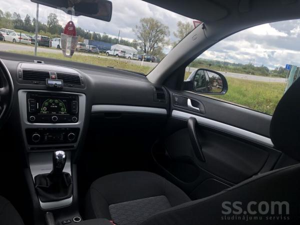 Pelēks Skoda Octavia 2010 Cēsis, ar dzinēja tilpumu 1.60 L un nobraukumu 0 tūkst. km par 2900 €, foto 10 vietnē AUTOMOTO.COM.LV