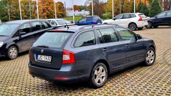 Шкода Октавия 2010 в Цесис на AUTOMOTO.COM.LV Серый Шкода Октавия 2010 в Цесис, объемом двигателя 1.60 л и пробегом 308 тыс. км за 2300 €, фото 6 на AUTOMOTO.COM.LV
