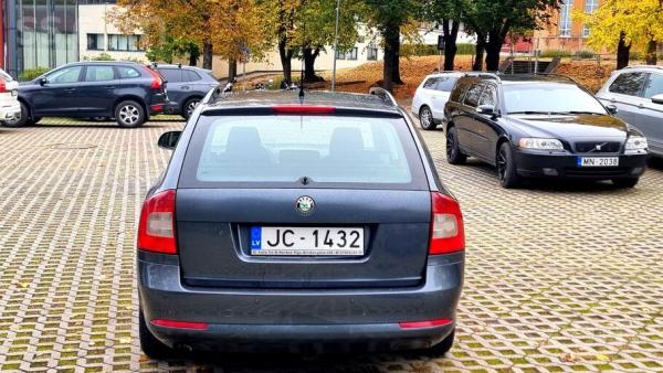 Шкода Октавия 2010 в Цесис на AUTOMOTO.COM.LV Серый Шкода Октавия 2010 в Цесис, объемом двигателя 1.60 л и пробегом 308 тыс. км за 2300 €, фото 7 на AUTOMOTO.COM.LV
