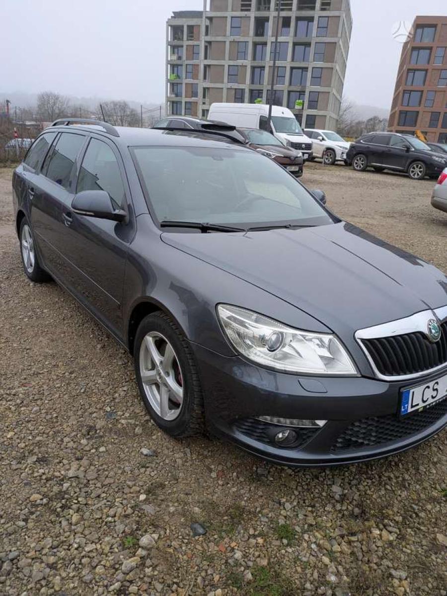 Grey Skoda Octavia 2011 in Vilnius, with an engine capacity of 1.98 L and mileage of 236 thousand km for 6500 €, photo 2 on AUTOMOTO.COM.LV