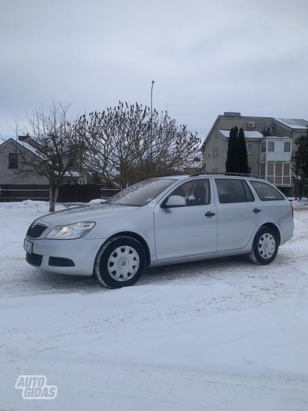 Grey Skoda Octavia 2011 in Siauliai, with an engine capacity of 1.20 L and mileage of 222 thousand km for 2650 €, photo 2 on AUTOMOTO.COM.LV