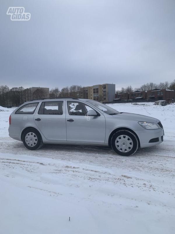 Grey Skoda Octavia 2011 in Siauliai, with an engine capacity of 1.20 L and mileage of 222 thousand km for 2650 €, photo 6 on AUTOMOTO.COM.LV