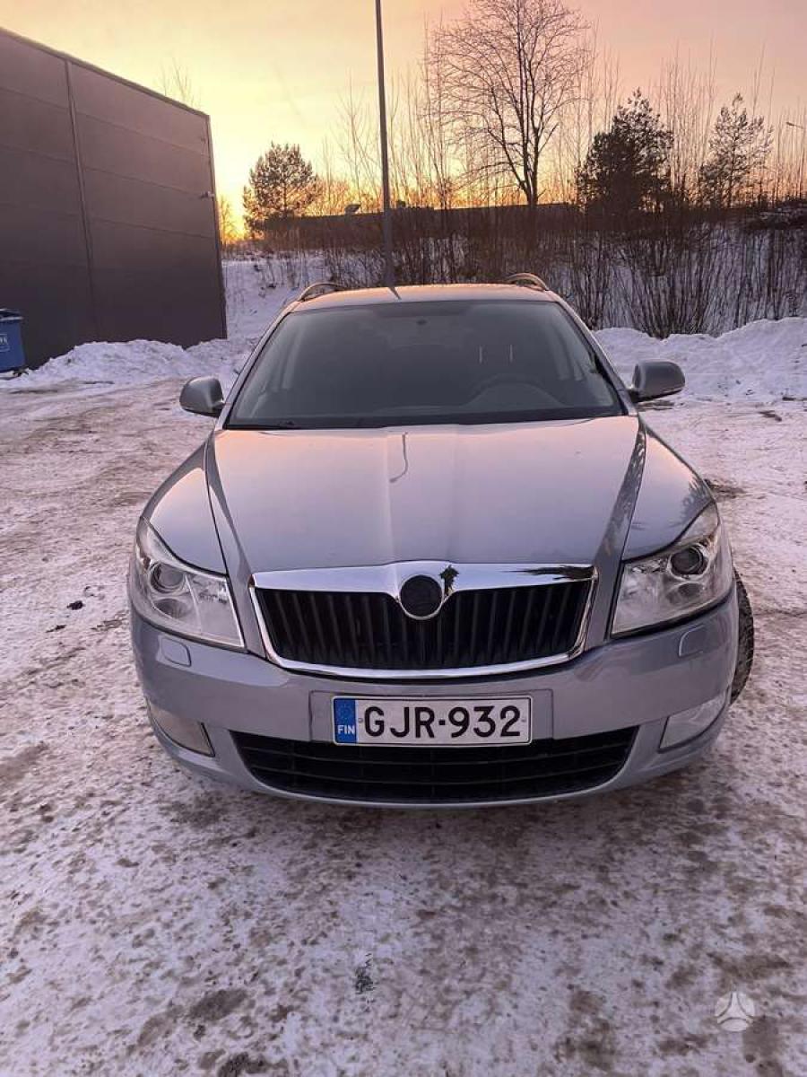 Pelēks Skoda Octavia 2011 Alīta, ar dzinēja tilpumu 1.20 L un nobraukumu 220 tūkst. km par 2500 €, foto 2 vietnē AUTOMOTO.COM.LV