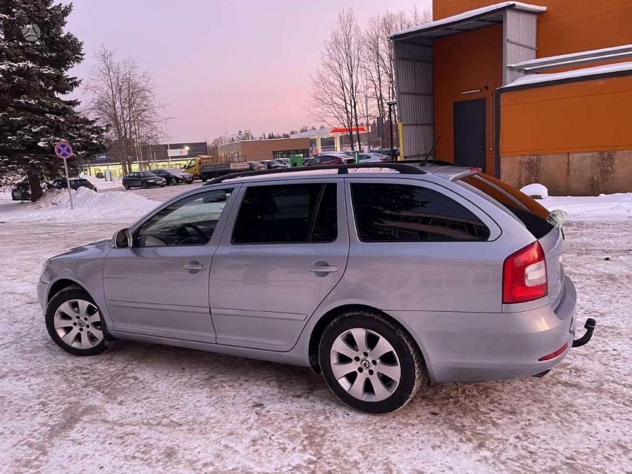 Pelēks Skoda Octavia 2011 Alīta, ar dzinēja tilpumu 1.20 L un nobraukumu 220 tūkst. km par 2500 €, foto 3 vietnē AUTOMOTO.COM.LV