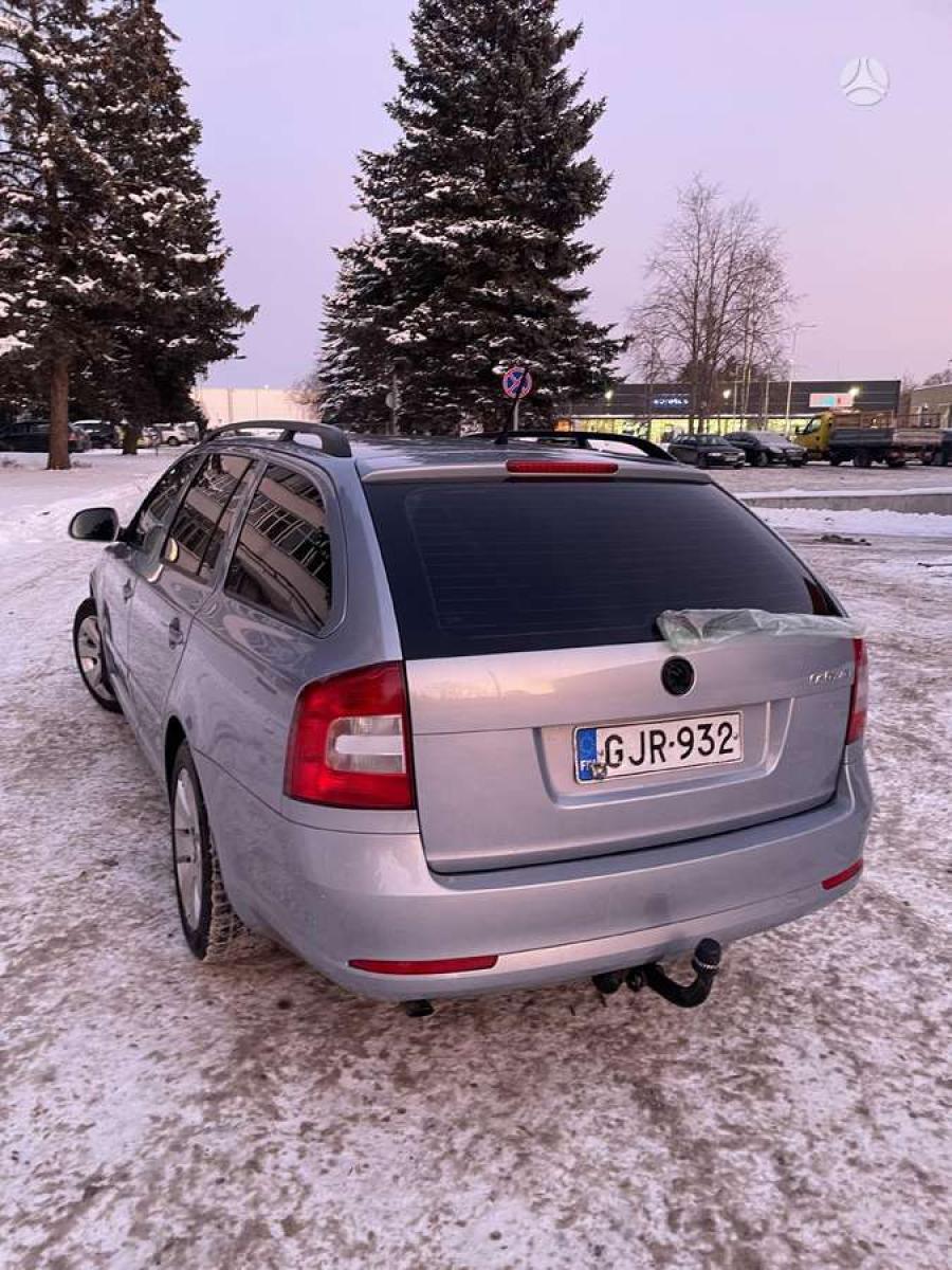 Pelēks Skoda Octavia 2011 Alīta, ar dzinēja tilpumu 1.20 L un nobraukumu 220 tūkst. km par 2500 €, foto 4 vietnē AUTOMOTO.COM.LV