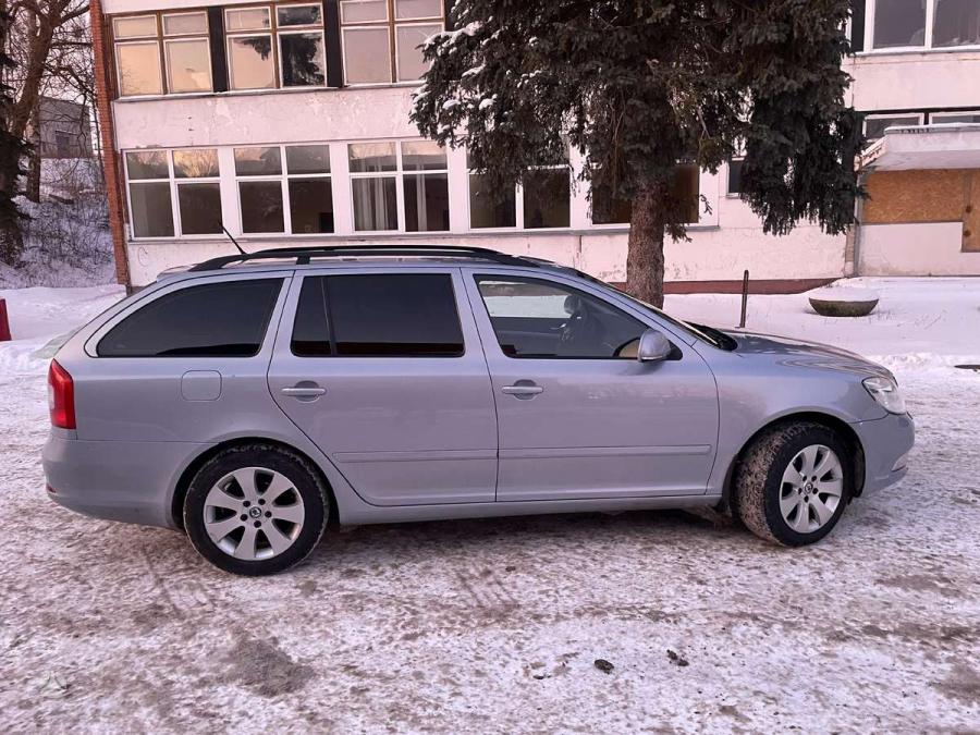 Pelēks Skoda Octavia 2011 Alīta, ar dzinēja tilpumu 1.20 L un nobraukumu 220 tūkst. km par 2500 €, foto 6 vietnē AUTOMOTO.COM.LV