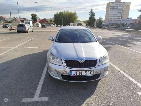 Pelēks Skoda Octavia 2011 Viļņa, ar dzinēja tilpumu 1.97 L un nobraukumu 435 tūkst. km par 3200 €, foto 1 vietnē AUTOMOTO.COM.LV