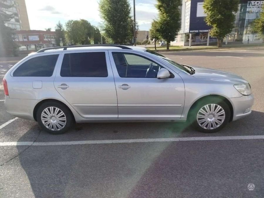 Grey Skoda Octavia 2011 in Vilnius, with an engine capacity of 1.97 L and mileage of 435 thousand km for 3200 €, photo 2 on AUTOMOTO.COM.LV